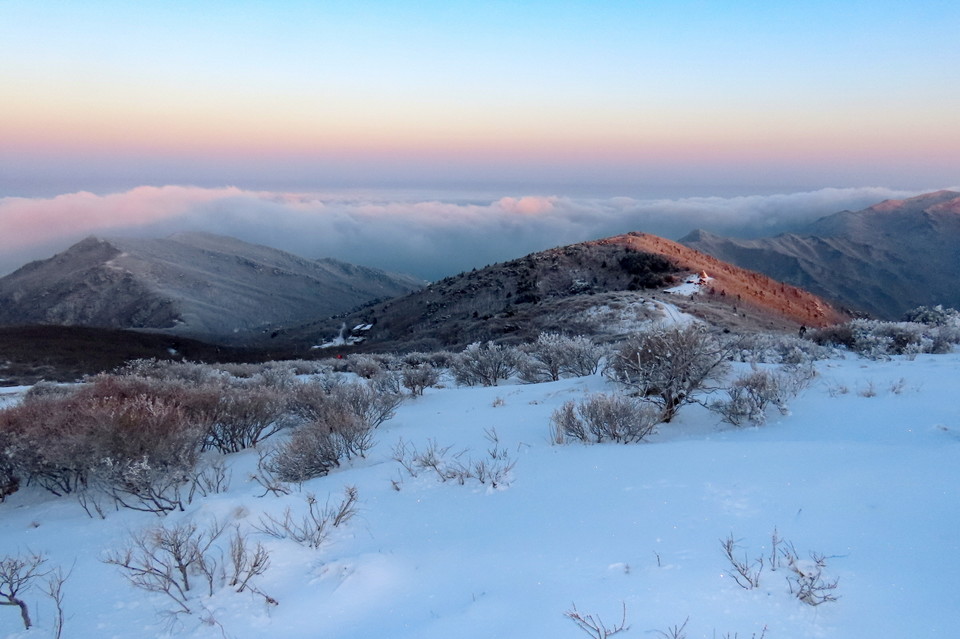[포토in] 갑진년 첫날,겨울왕국 '지리산 노고단' 해맞이